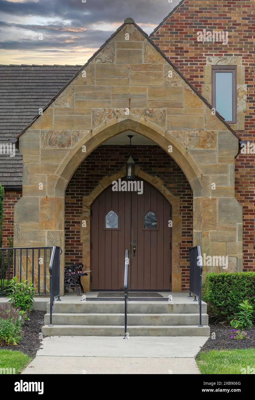 Historic grand entrance design hi-res stock photography and images - Alamy