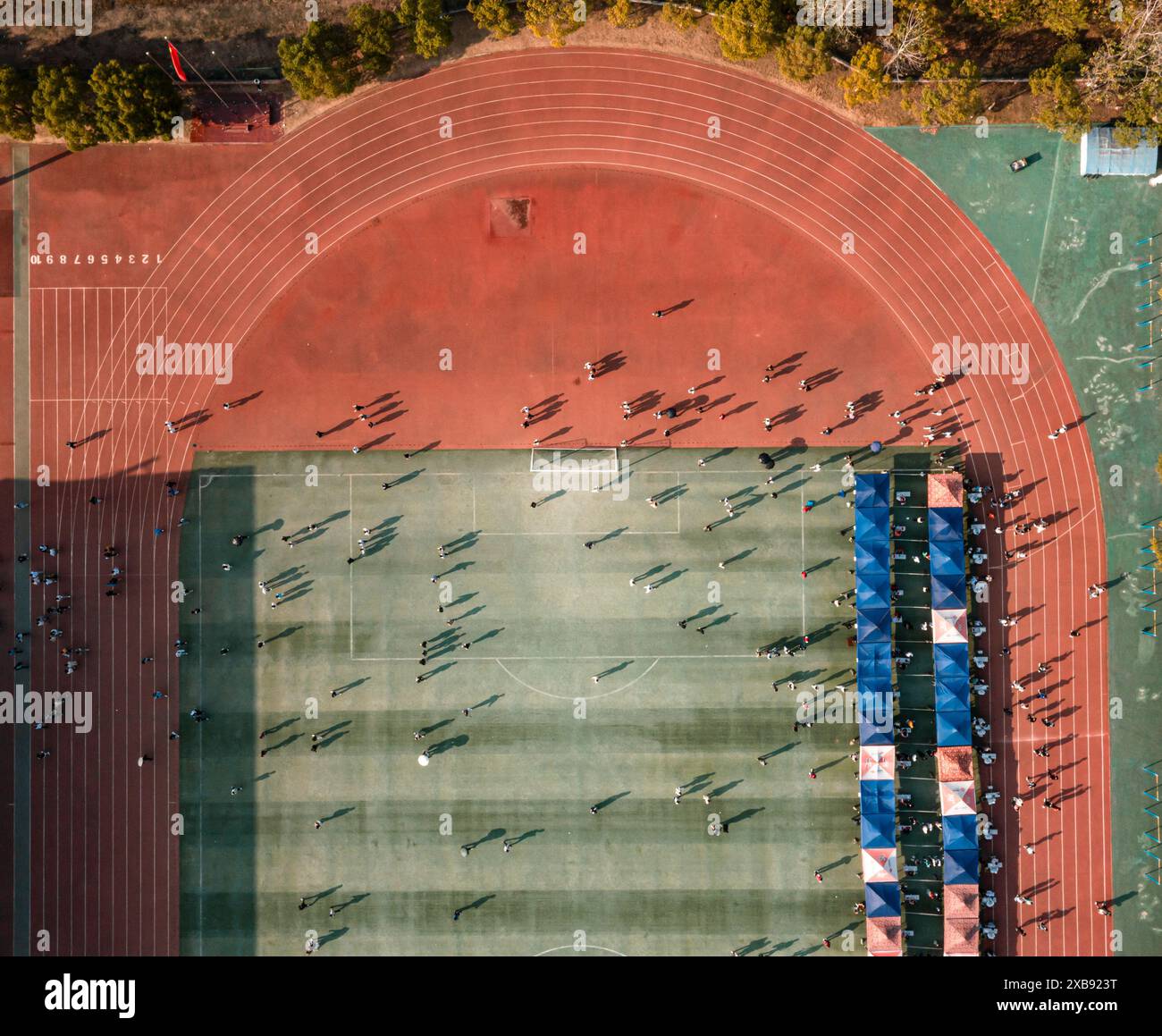 Multiple football players hi-res stock photography and images - Alamy