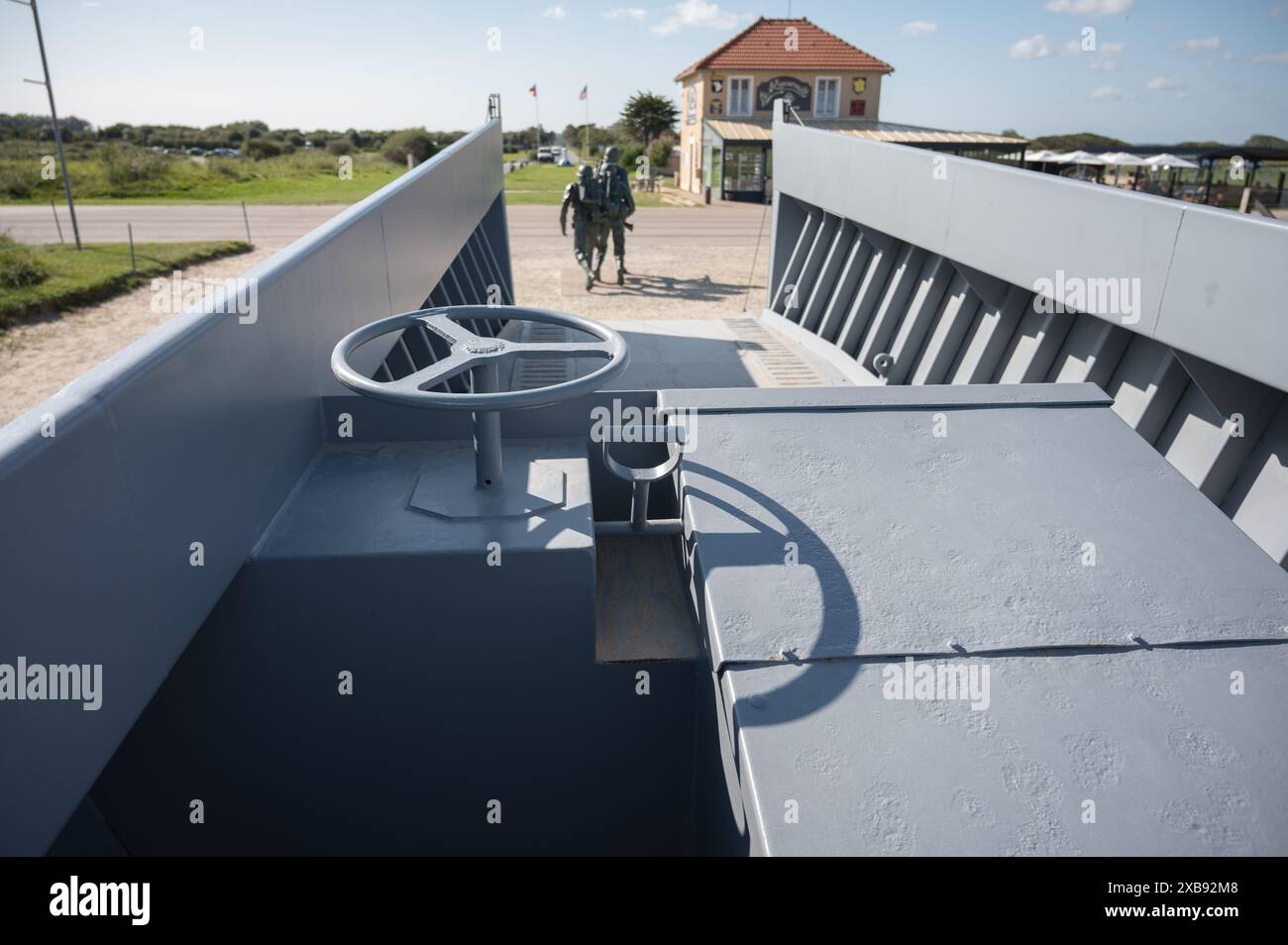 World war 2 landing craft normandy hi-res stock photography and images ...