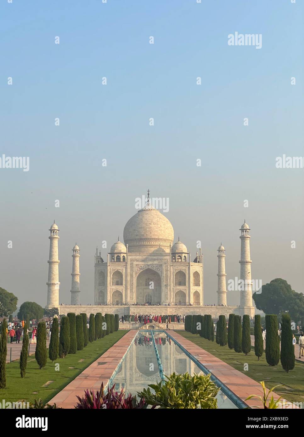 The iconic Taj Mahal with crowds of people in front of it. India Stock ...