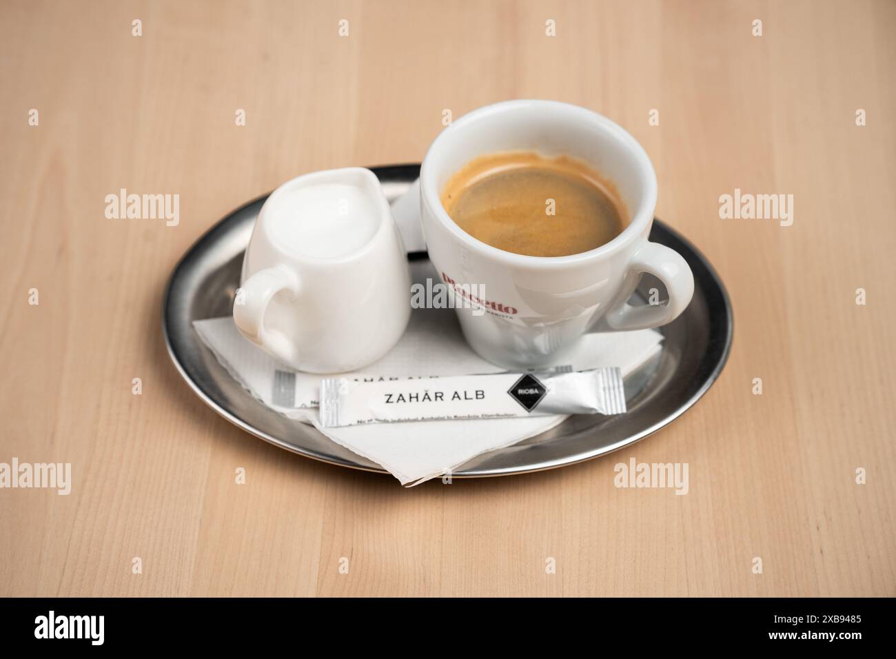 Elegant fine dining plate hi-res stock photography and images - Alamy