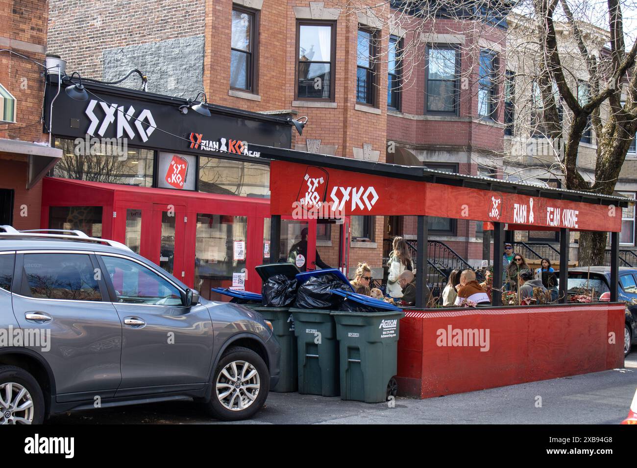 Traffic people shopping busy corner hi-res stock photography and images ...