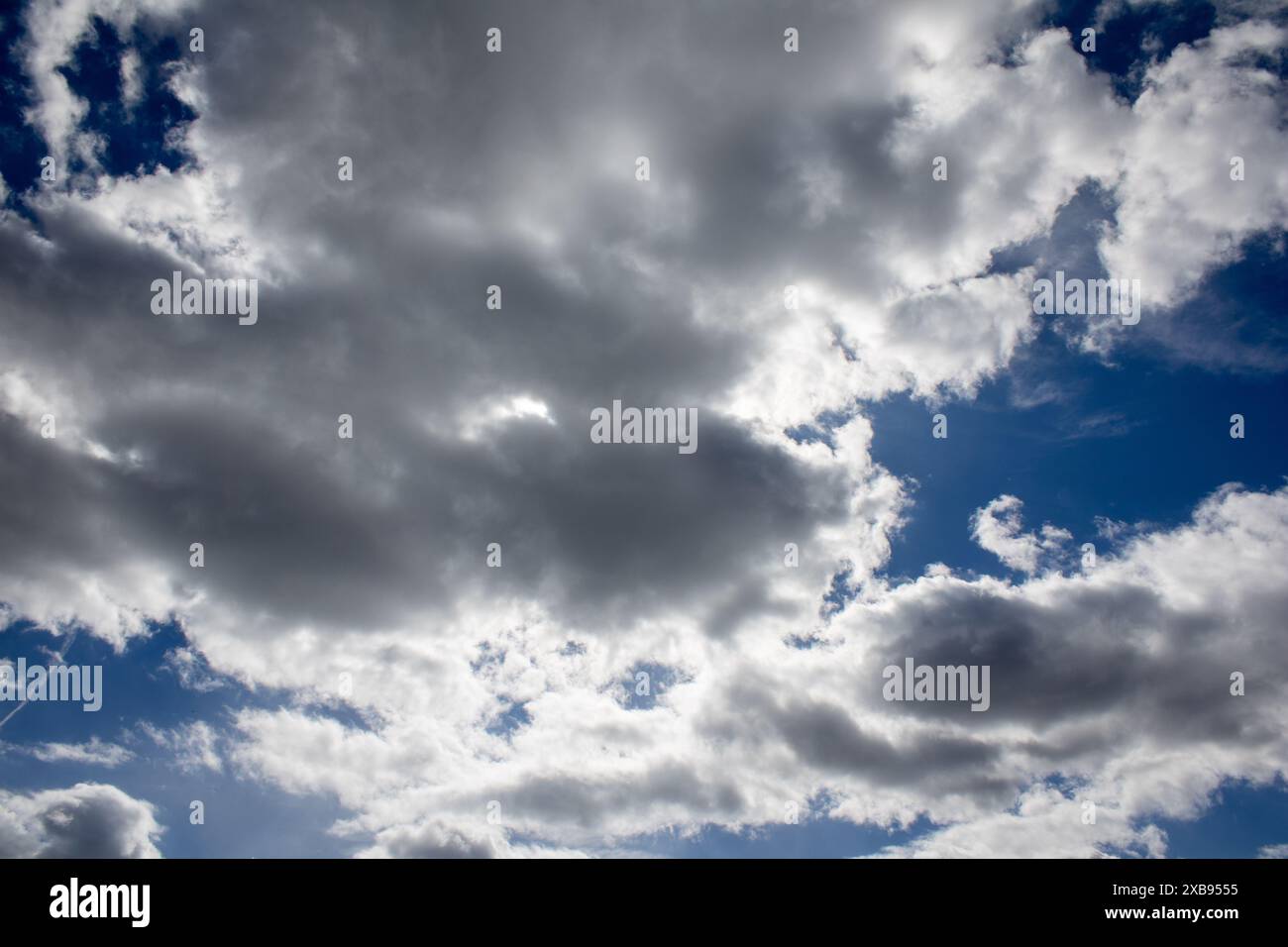 Empty park bench viewpoint hi-res stock photography and images - Alamy