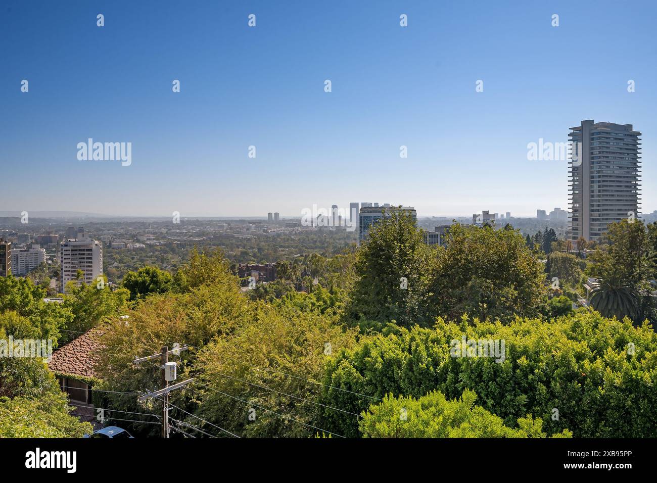 Hilltop building hi-res stock photography and images - Alamy
