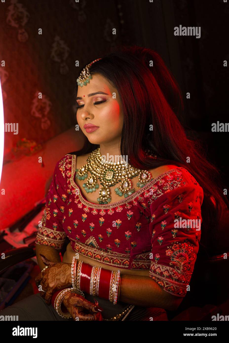 An Indian bride traditional dress on her wedding day Stock Photo - Alamy