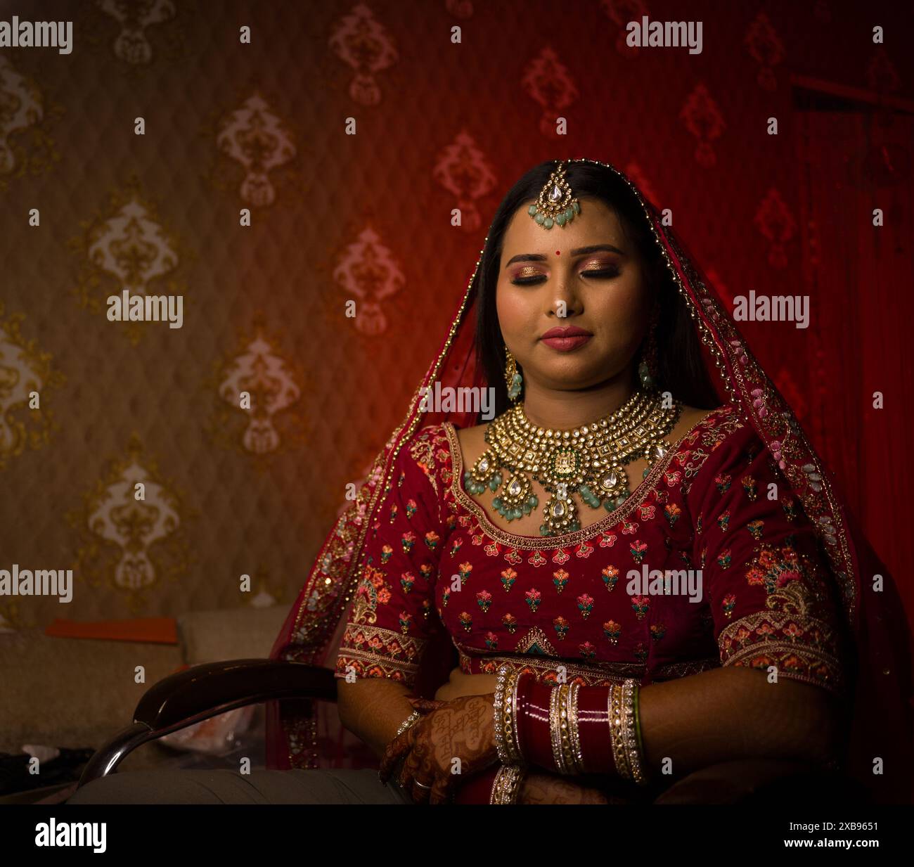 An Indian bride traditional dress on her wedding day Stock Photo - Alamy
