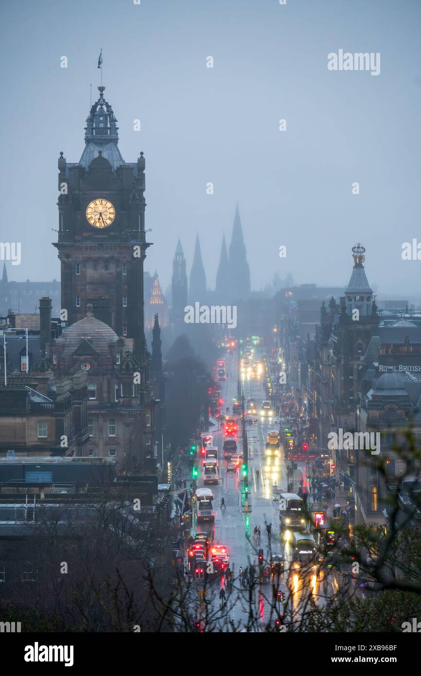 Urban street scene hi-res stock photography and images - Alamy