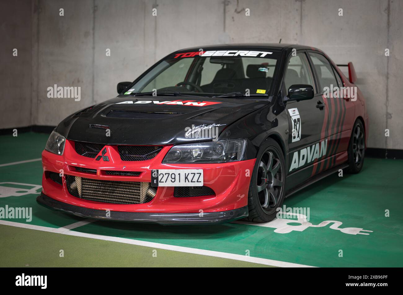 Stunning Mitsubishi Lancer Evolution VIII red and black ADVAN rally car ...