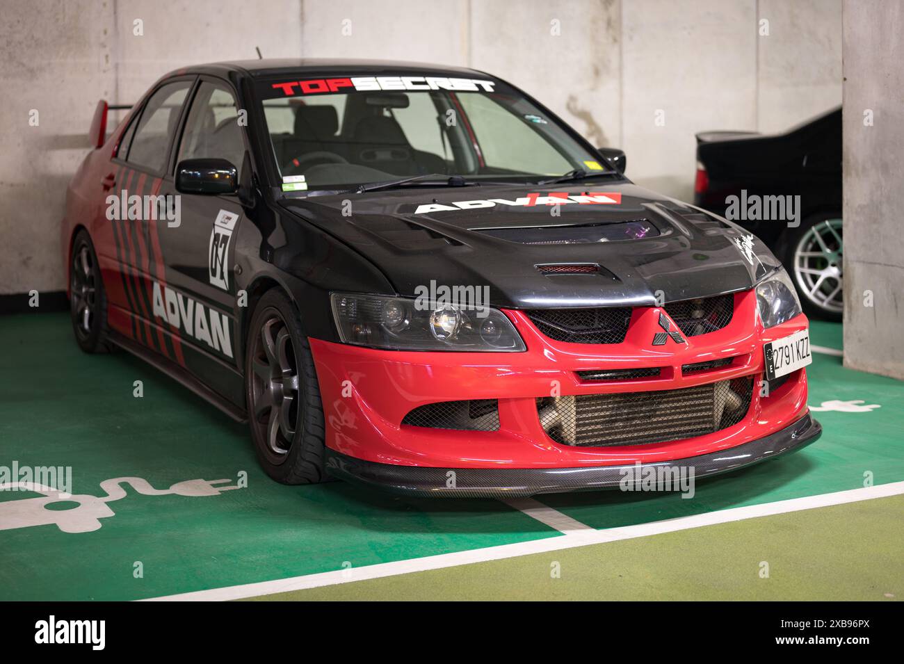 Stunning Mitsubishi Lancer Evolution VIII red and black ADVAN rally car ...