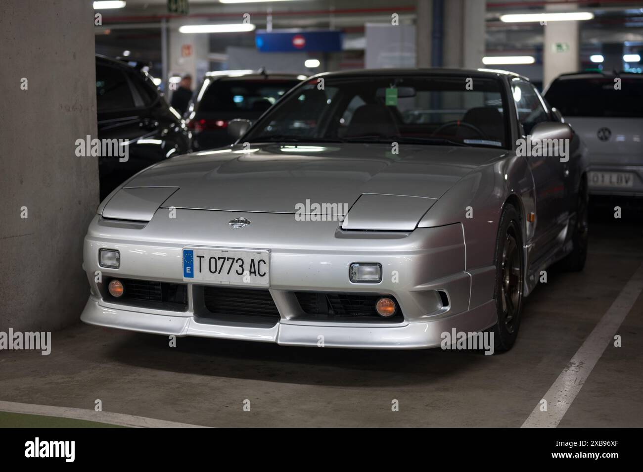 The beautiful and classic gray Nissan Silvia S13 that goes unnoticed ...