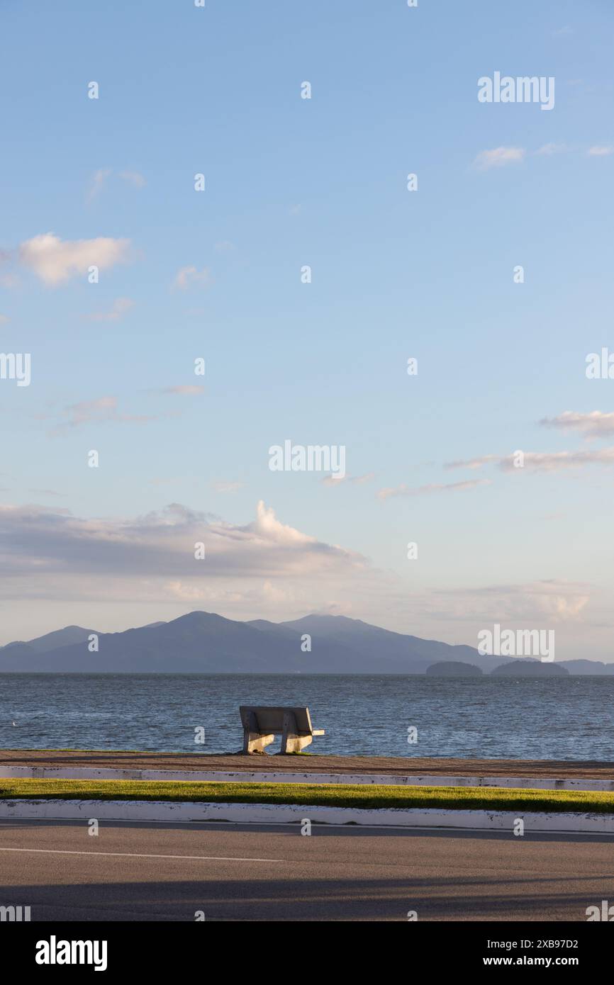 Bench overlooking water hi-res stock photography and images - Alamy