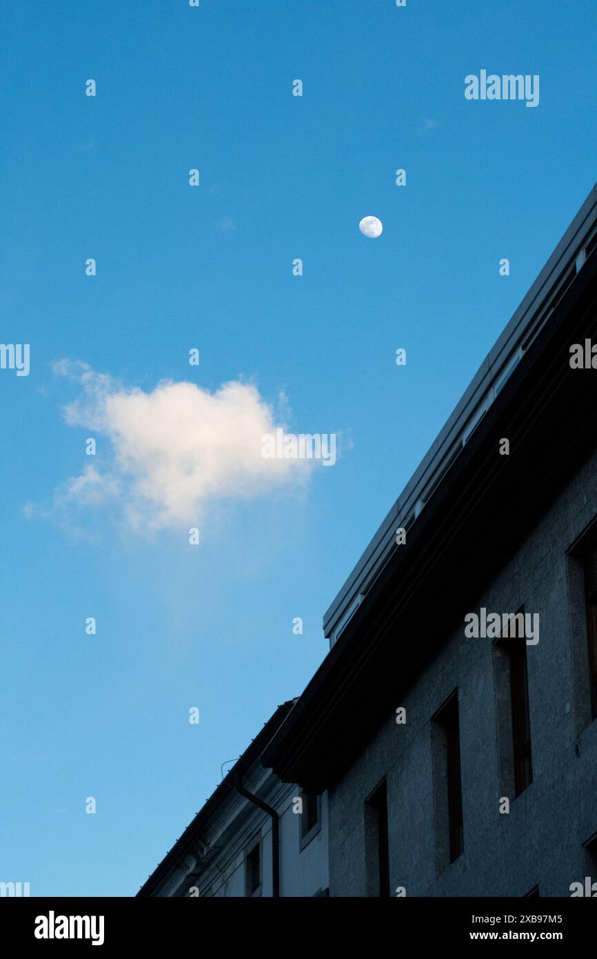 Few clouds in the sky hi-res stock photography and images - Alamy