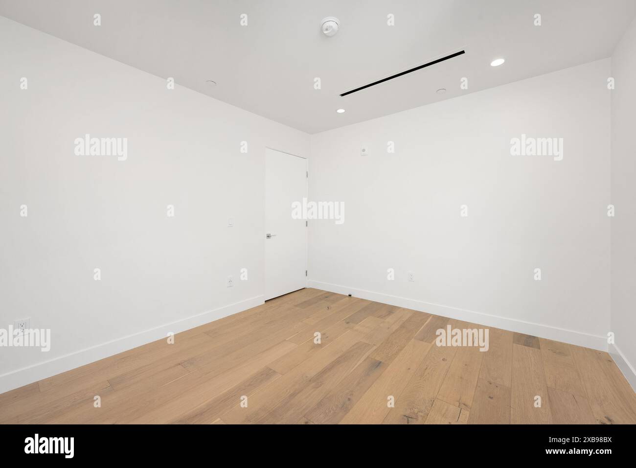 Empty white walls hi-res stock photography and images - Alamy