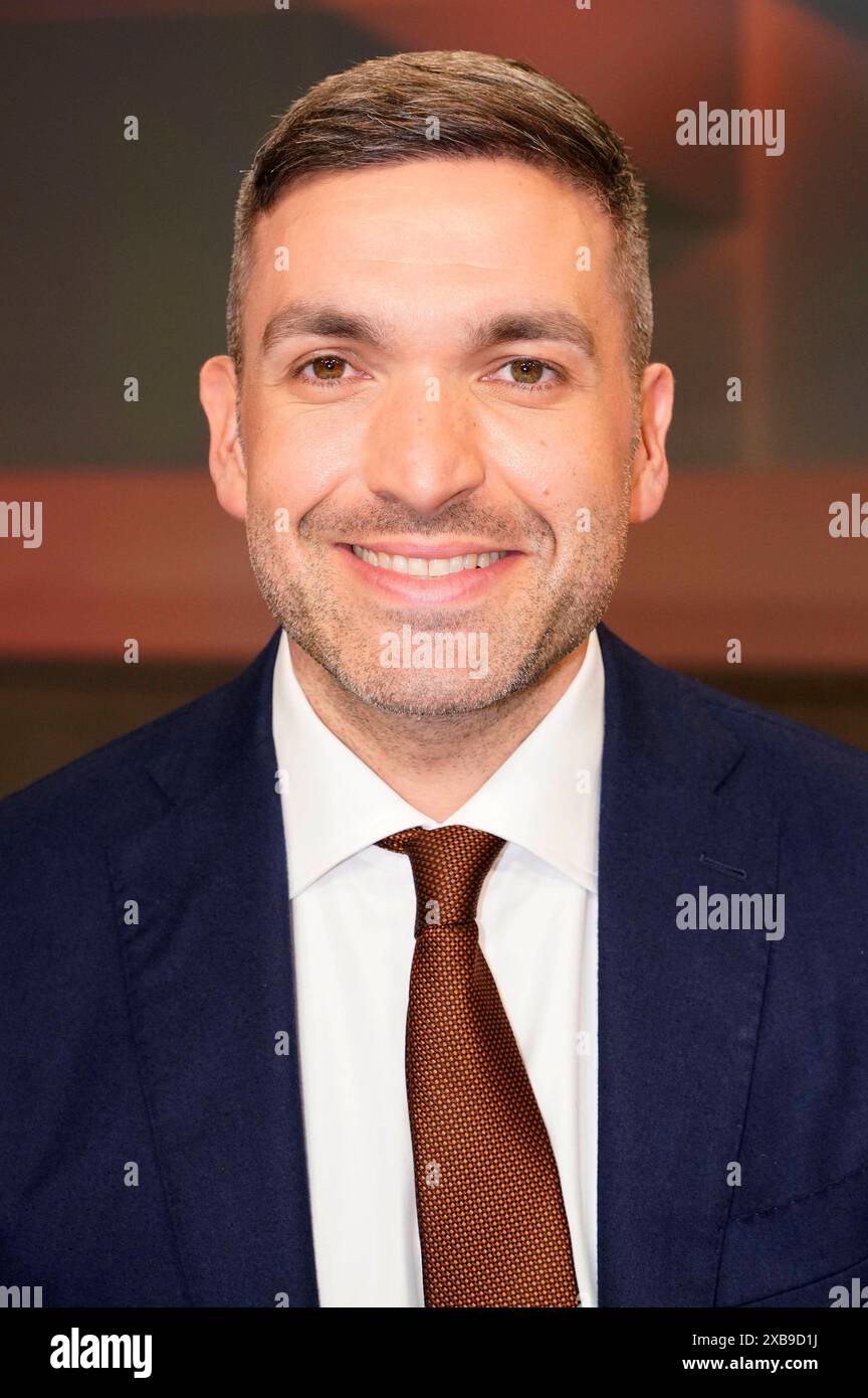 Konstantin Kuhle in der ARD-Talkshow hart aber fair im Studio Adlershof ...