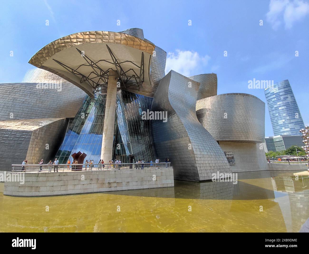 Bilbao: Guggenheim Museum, designed by architect Frank Gehry Stock ...