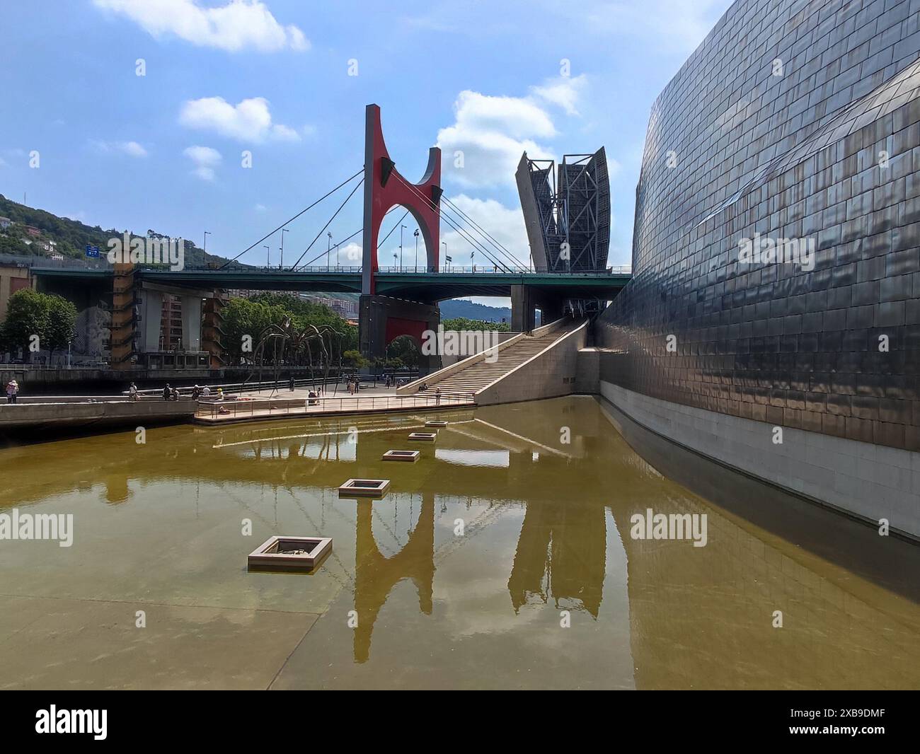 Bilbao: Guggenheim Museum, designed by architect Frank Gehry Stock ...