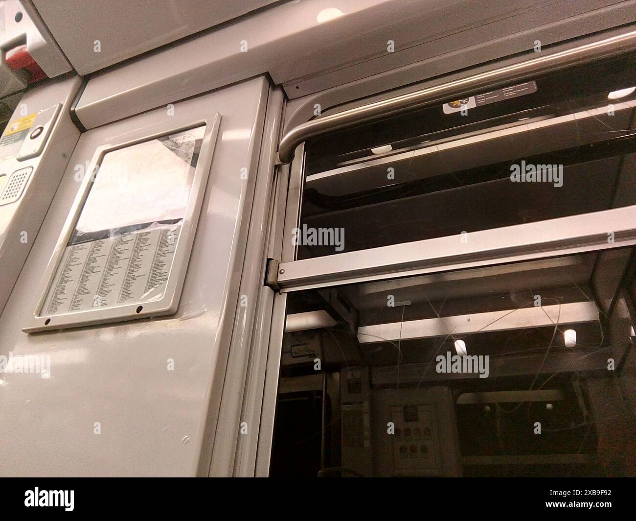 Train RER en direction de Roissy Charles de Gaulle Stock Photo - Alamy