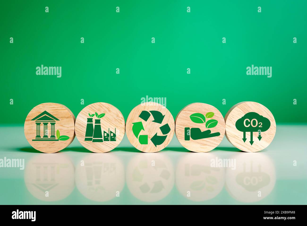 Green Energy icon on a wooden block for Energy saving and sustainable ...