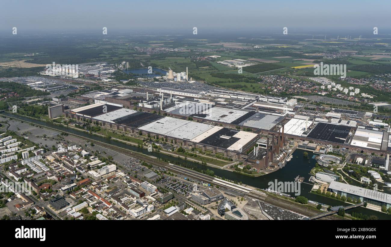 The VW factory in Wolfsburg with Autostadt and the Ritz-Carlton hotel ...