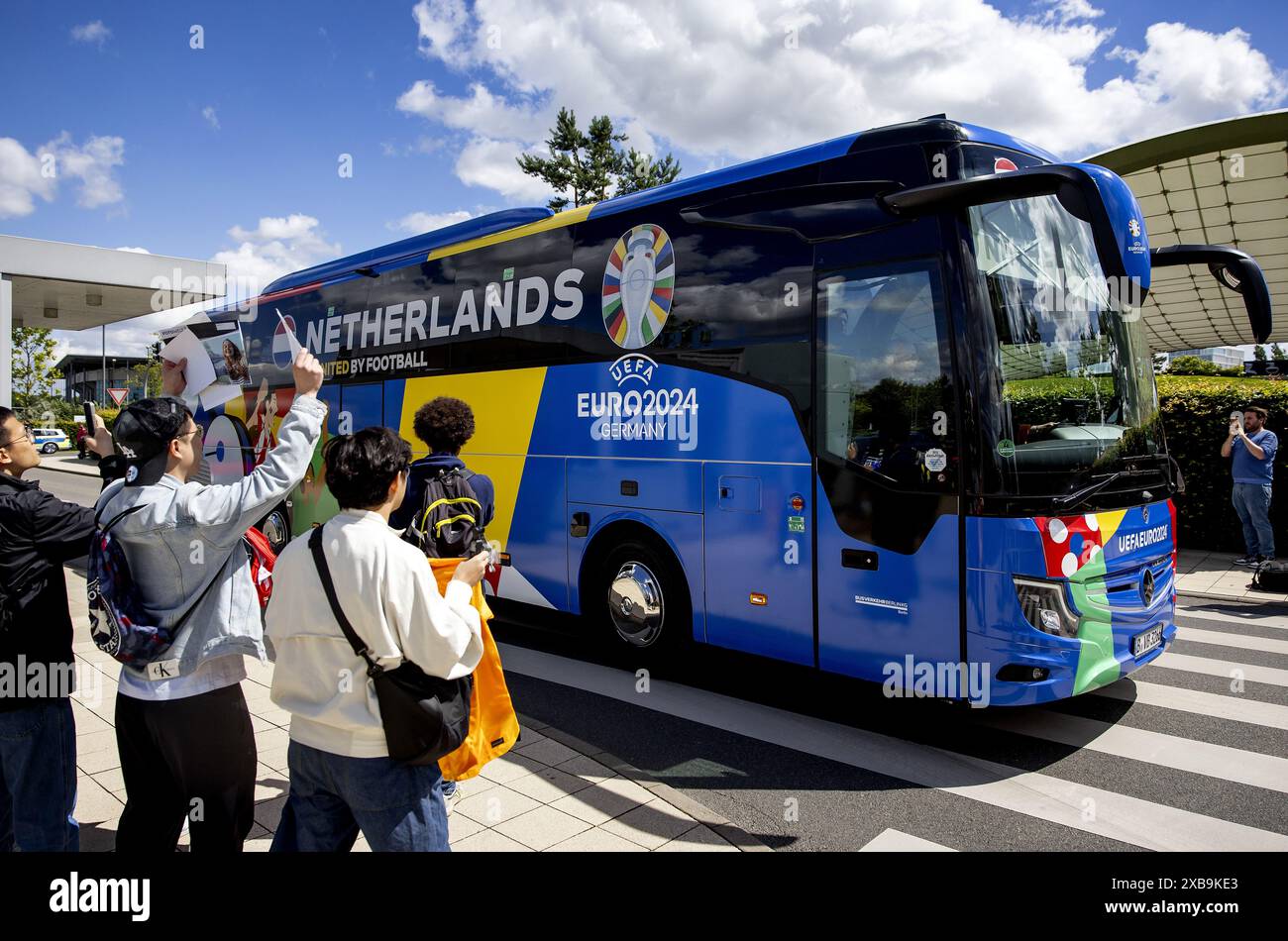 WOLFSBURG - The Dutch national team bus arrives at the Ritz-Carlton ...