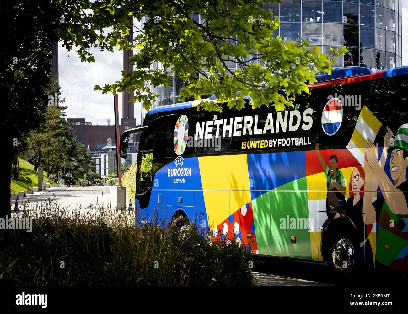 WOLFSBURG - The Dutch national team bus arrives at the Ritz-Carlton ...