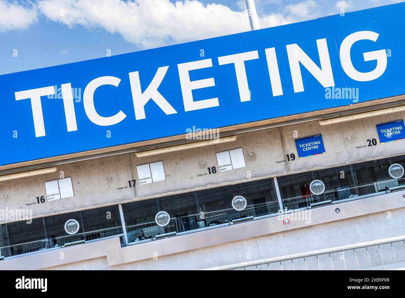 Ticketing Centre an der Allianz Arena geschlossen, Symbolfoto, alle ...