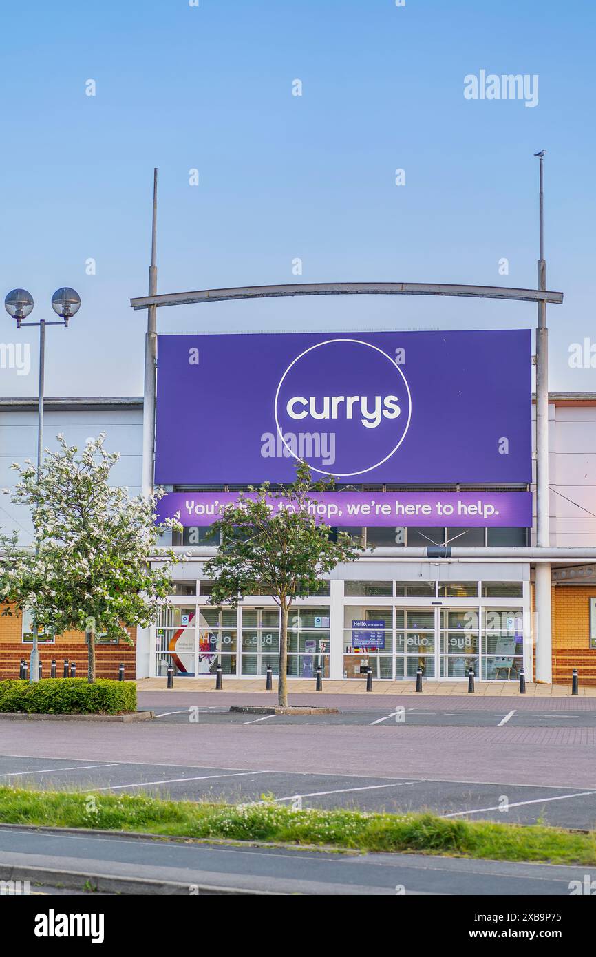 Retail store front currys hi-res stock photography and images - Alamy