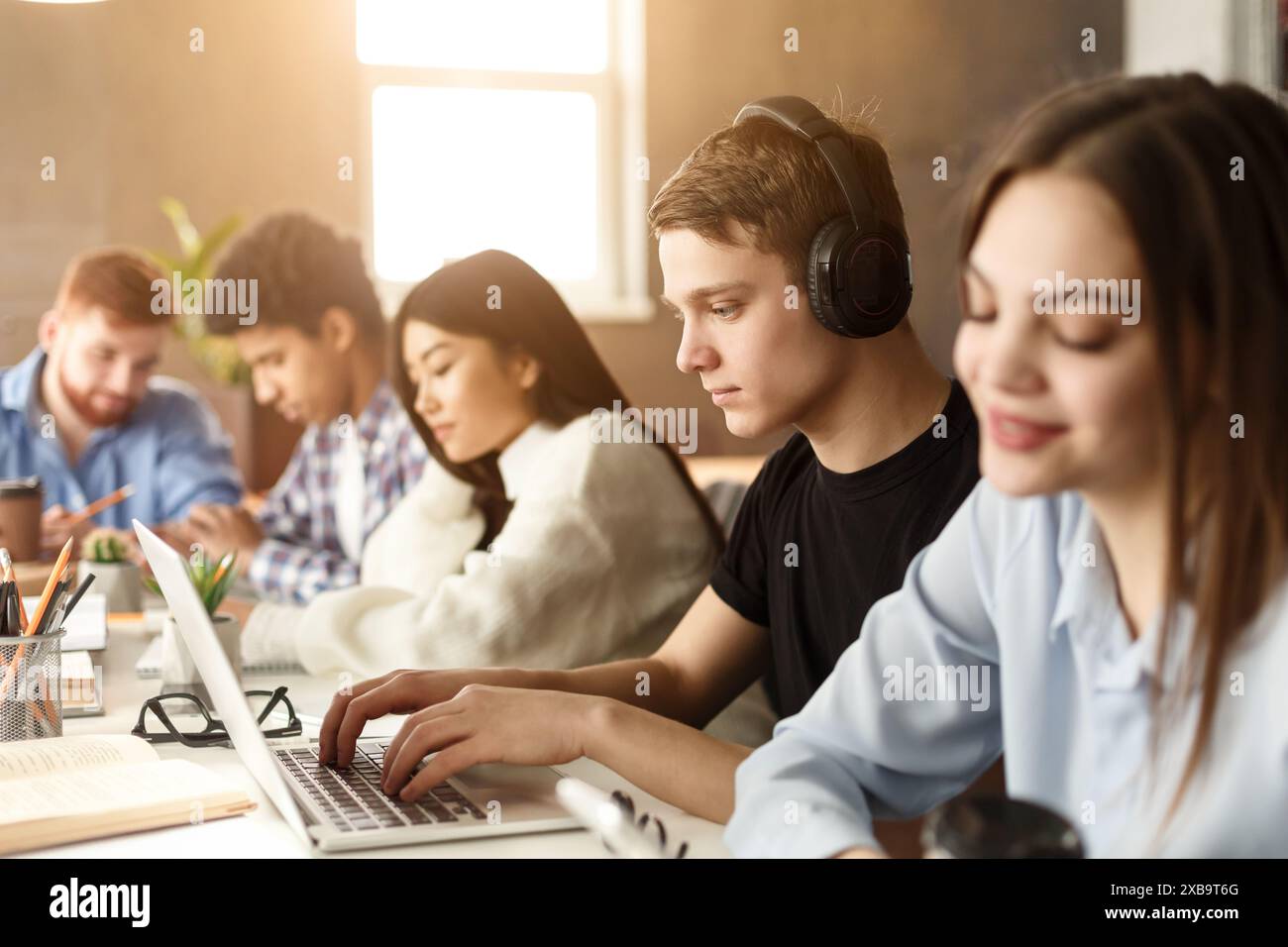 Library staff communication hi-res stock photography and images - Alamy