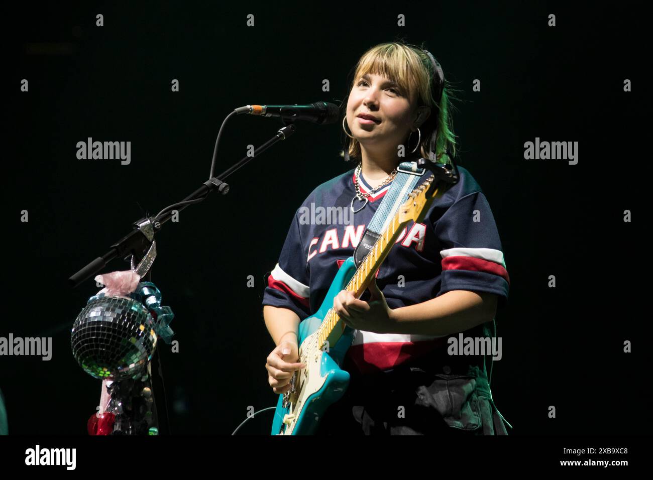 Singer lili hi-res stock photography and images - Alamy