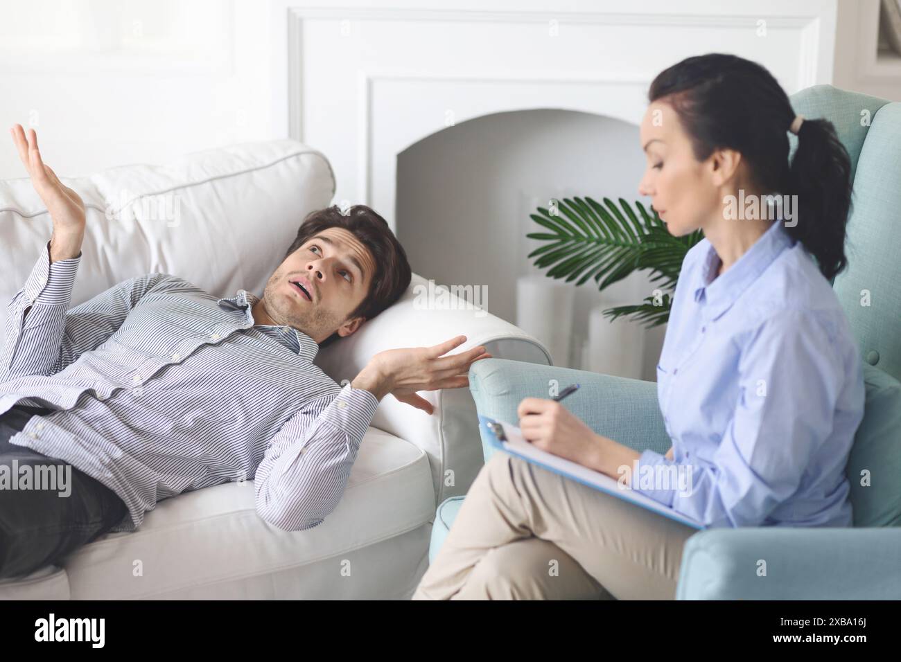 Woman therapy reclining talking hi-res stock photography and images - Alamy