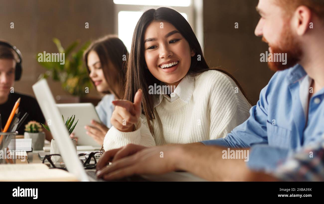 College students using laptop in library, studying Stock Photo - Alamy