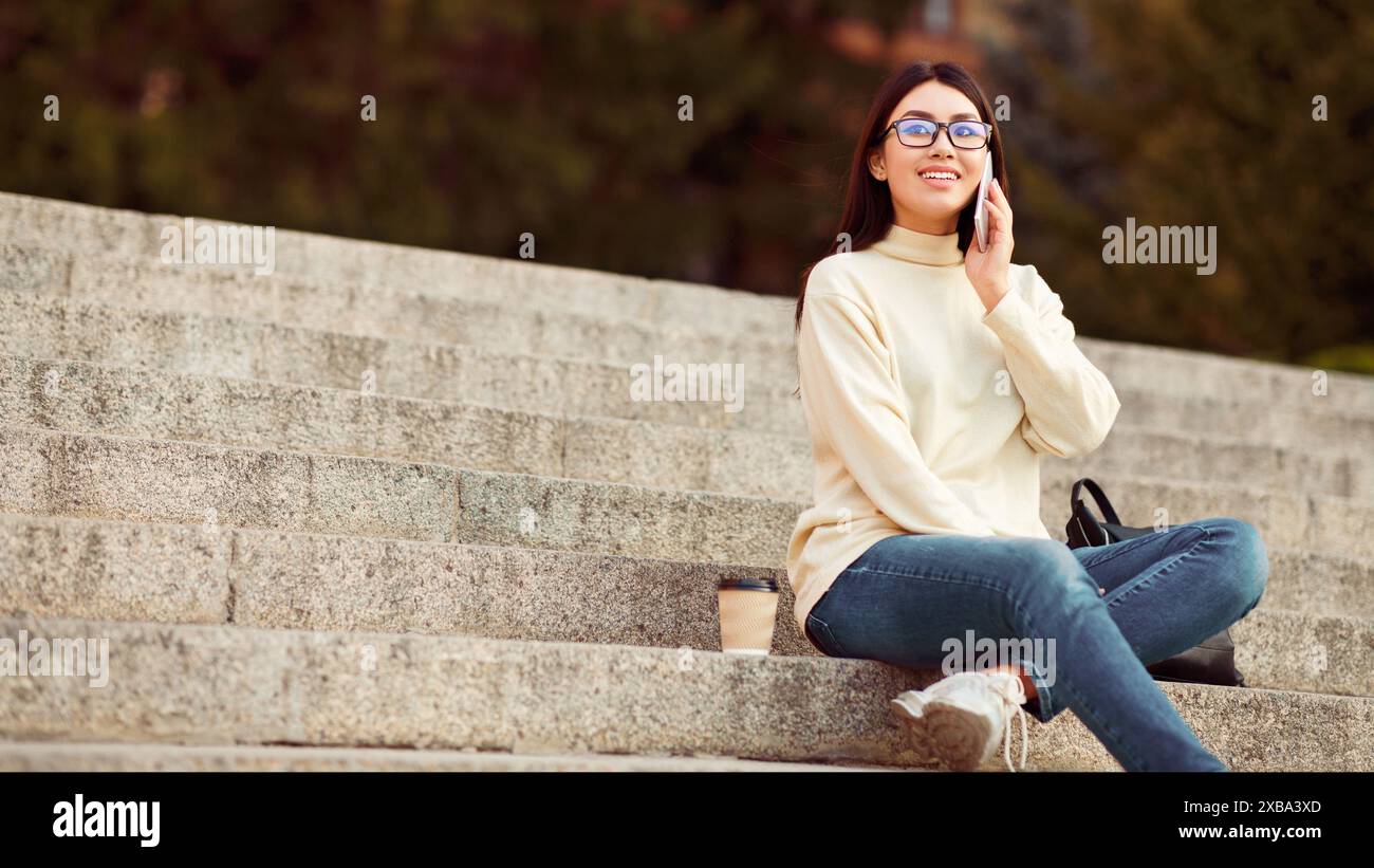 Student using cell phone sitting steps hi-res stock photography and ...