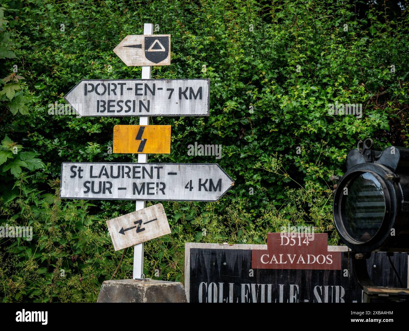 British helmet on dday beach hi-res stock photography and images - Alamy