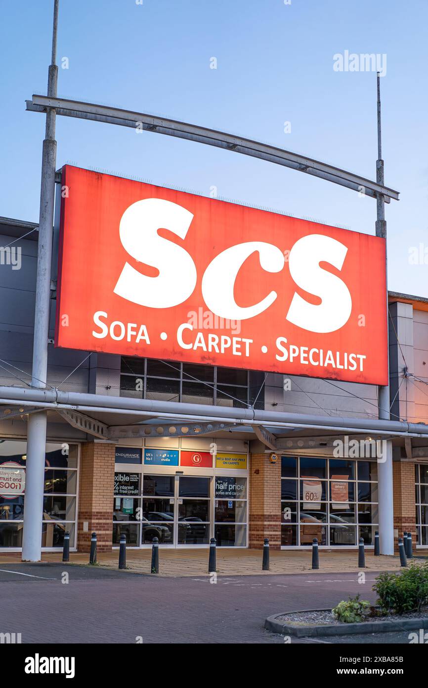 Front store view of a SCS shop on a retail park in the UK Stock Photo ...