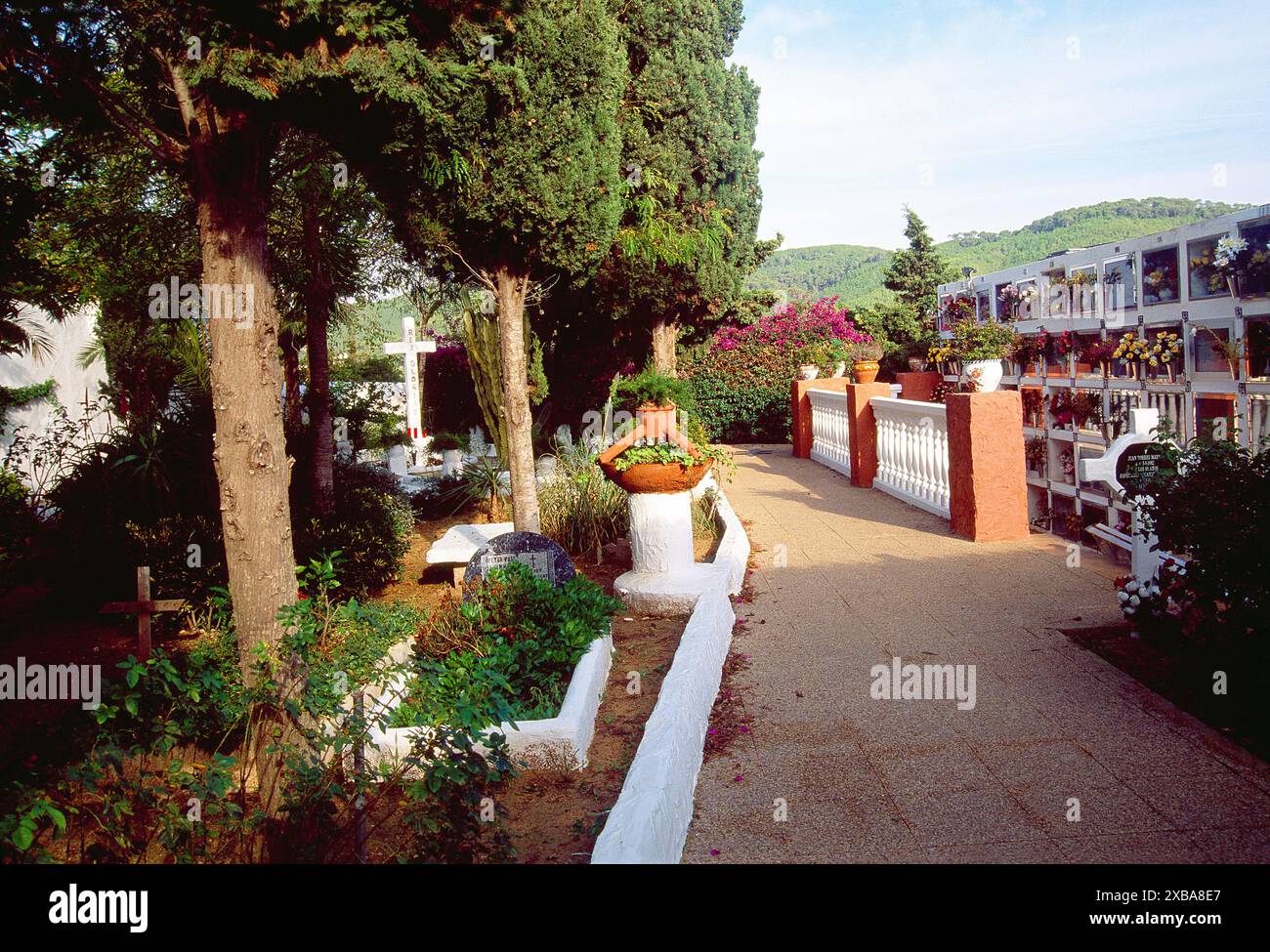 Tumbas de jardin hi-res stock photography and images - Alamy