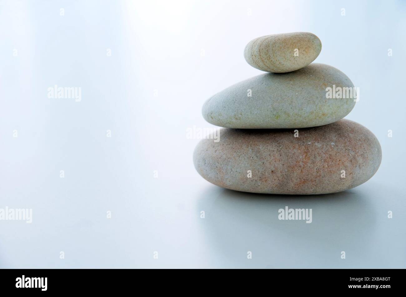 Three balanced stones hi-res stock photography and images - Alamy