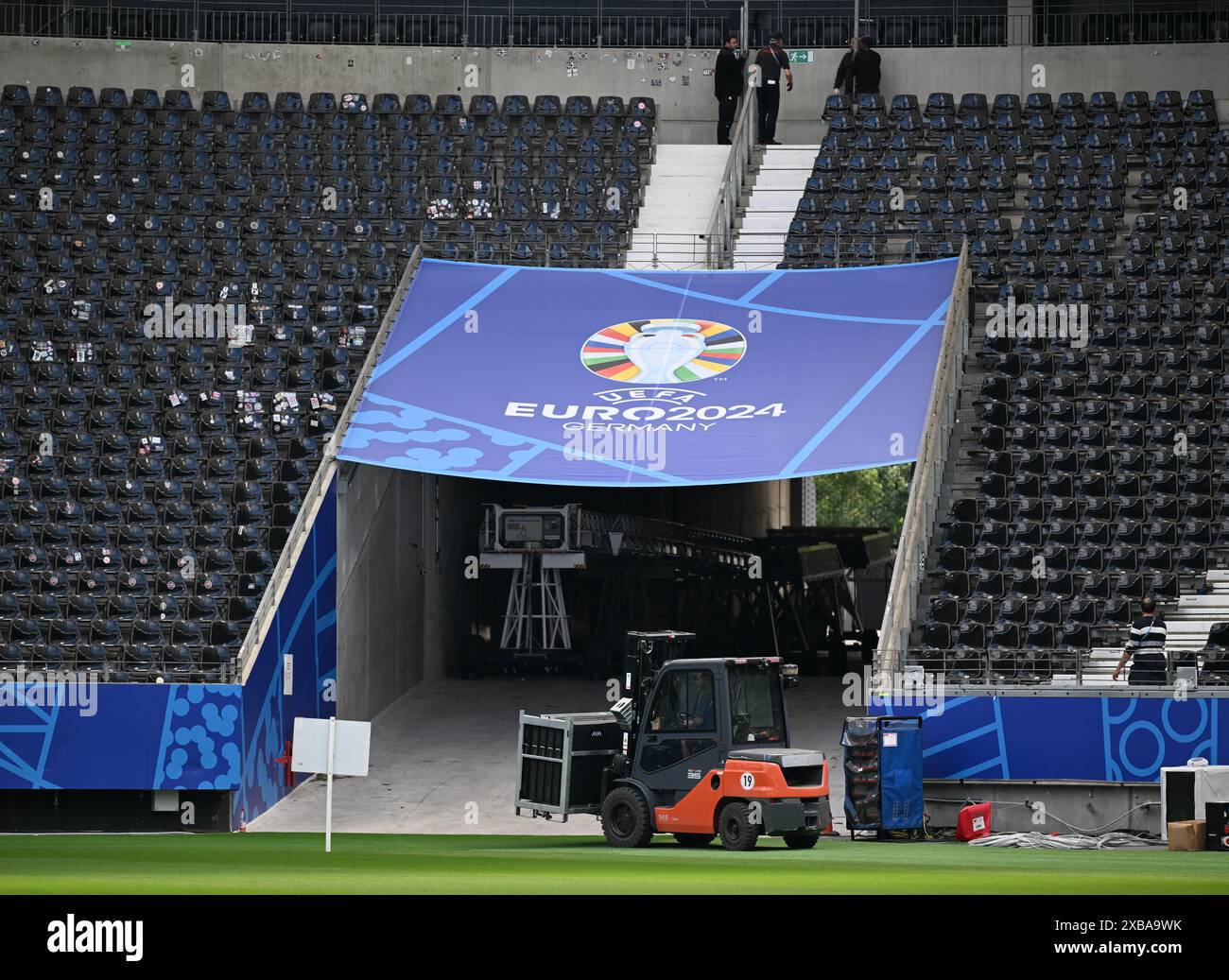 11 June 2024, Hesse, Frankfurt/Main: Final construction work is taking ...
