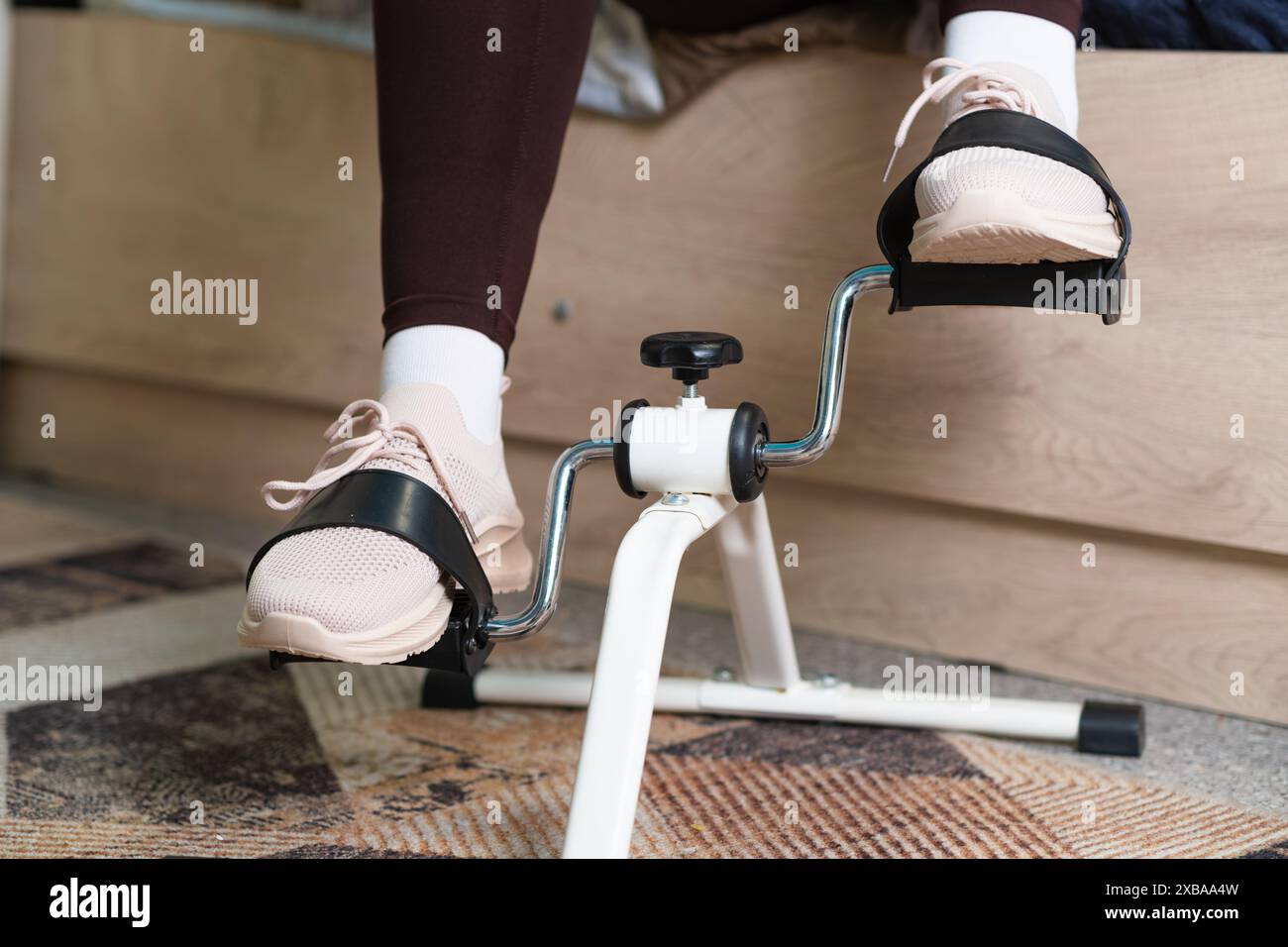 Seated chair exercise hi-res stock photography and images - Alamy