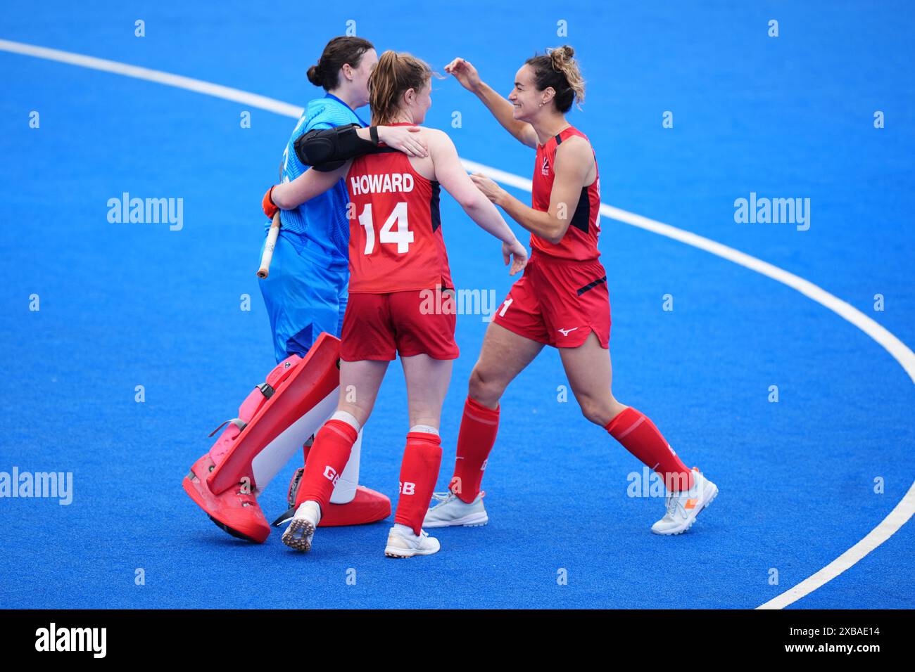 Great Britain's Jessica Buchanan celebrates with Miriam Pritchard (left ...
