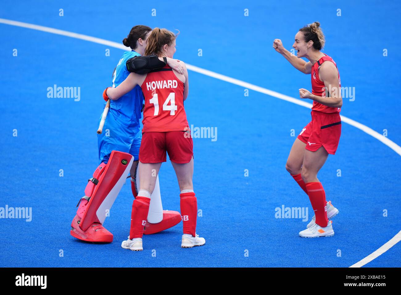 Great Britain's Jessica Buchanan celebrates with Miriam Pritchard (left ...