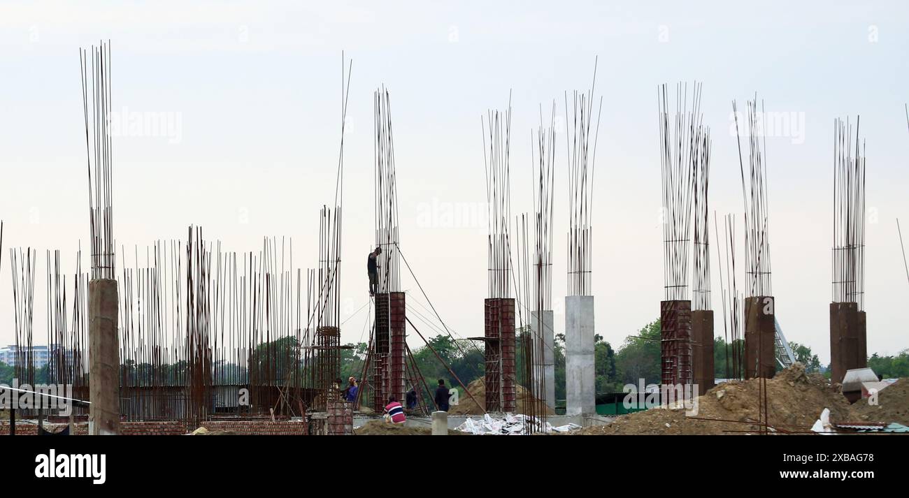 Men working in constructing buildings, Bangladesh Stock Photo - Alamy