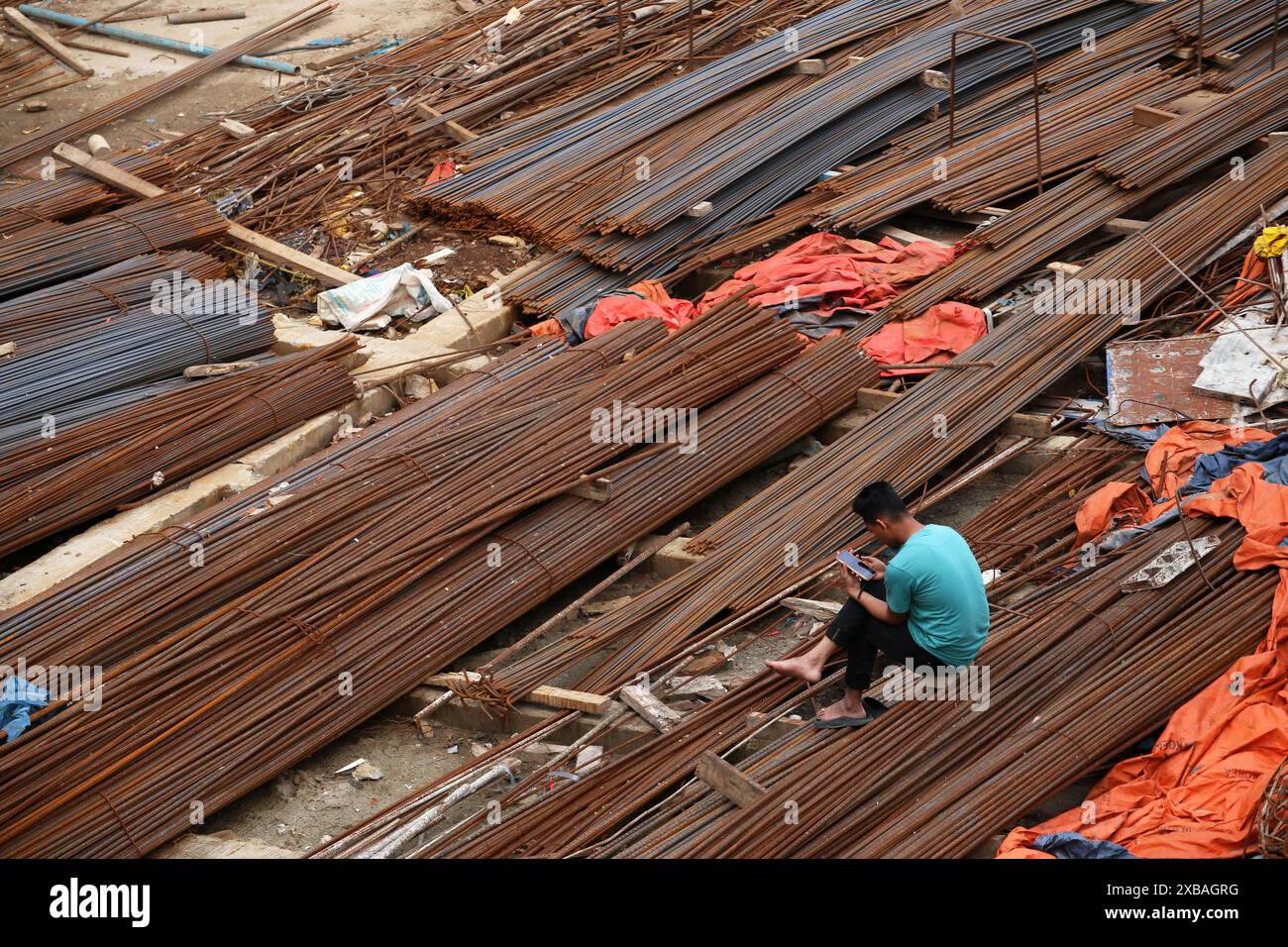 Men working in constructing buildings, Bangladesh Stock Photo - Alamy