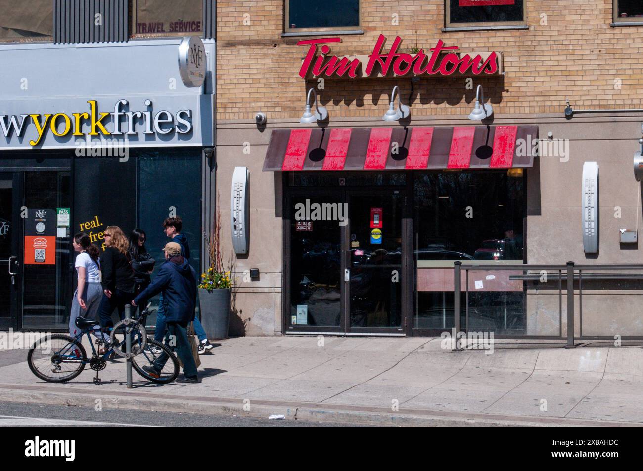 Tim hortons company logo hi-res stock photography and images - Alamy