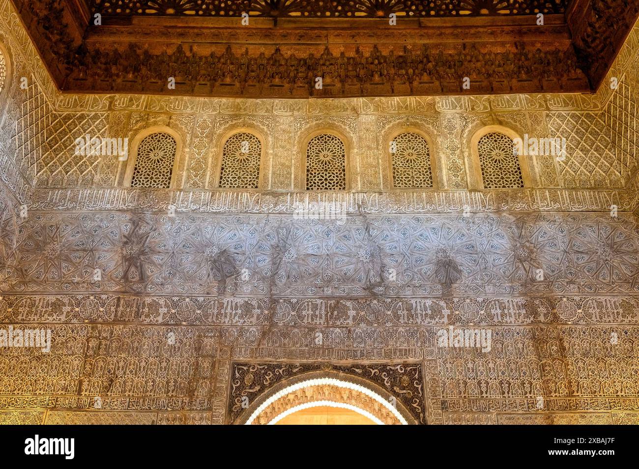 Islamic-style architecture shows a wall, an arch, and windows. Alhambra ...