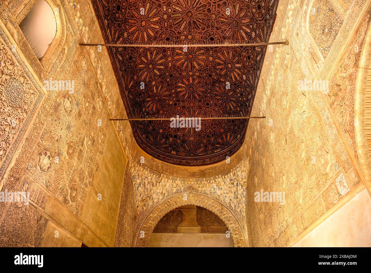 Ancient ceilings and walls with Islamic-style architecture. Alhambra ...