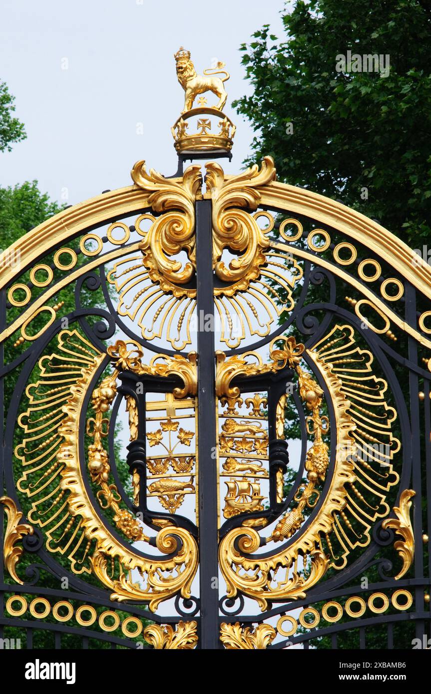 England, London, Gates to Green Park near Buckingham Palace Stock Photo ...