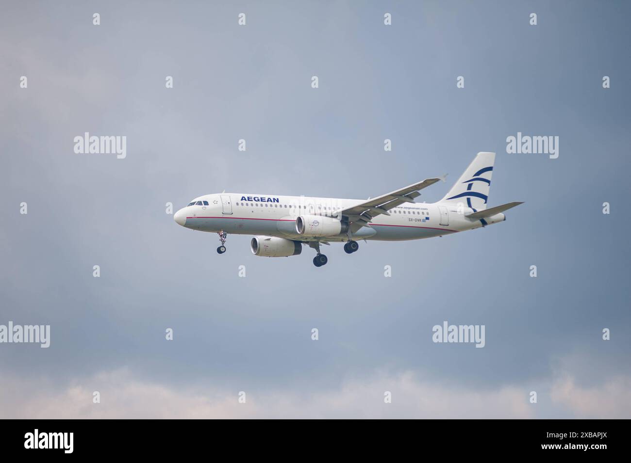 Largest airline of greece hi-res stock photography and images - Alamy