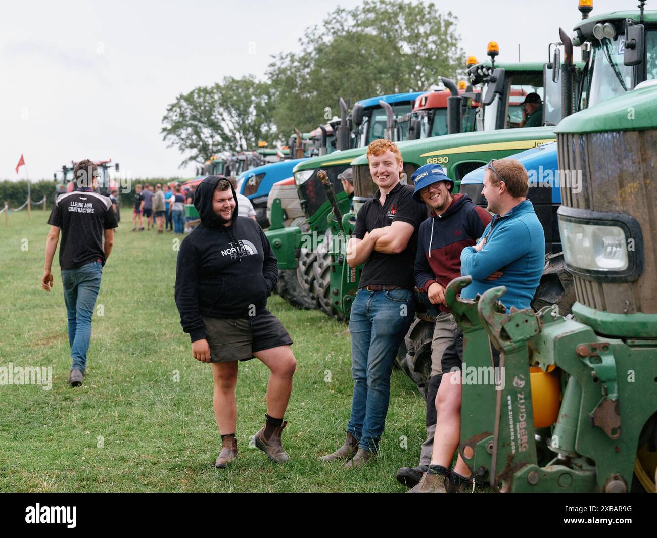 Farmers tractor racing hi-res stock photography and images - Alamy