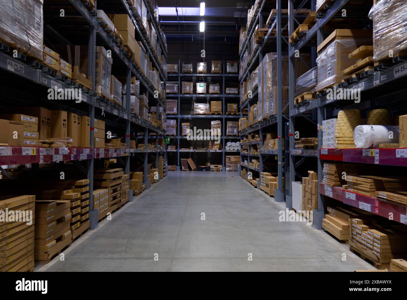 Warehouse stocked shelves boxes hi-res stock photography and images - Alamy