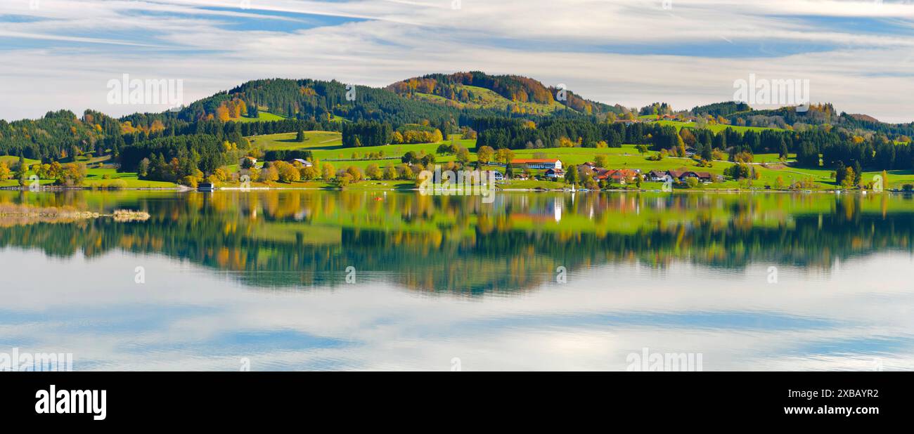 Panorama Landschaft im Allgäu am Forggensee Im Allgäu spiegeln sich die ...